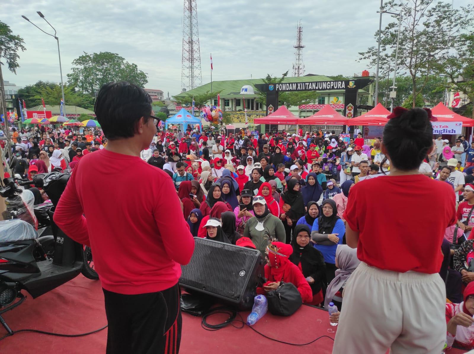 informasi - Ribuan masyarakat tumpah ruah mengikuti jalan sehat, Fun ...